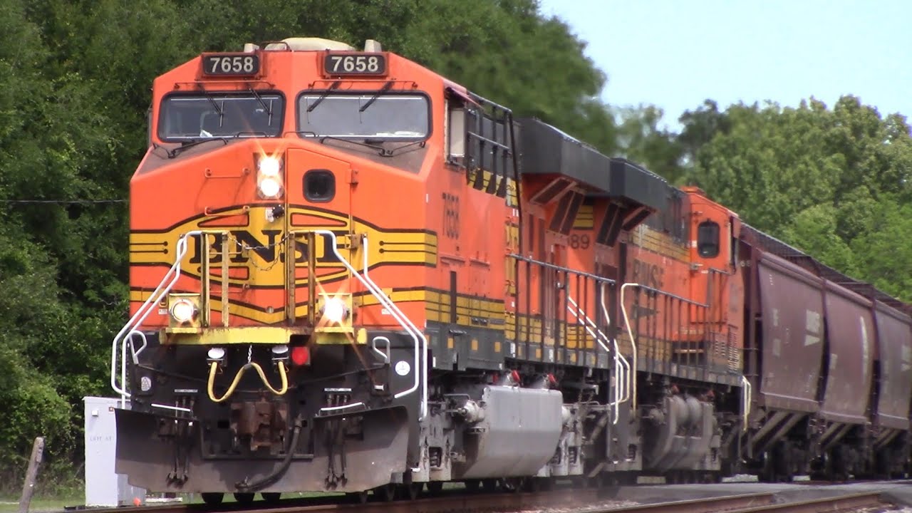 BNSF 7658 leads earthworm grainer CSX G575-16 through Folkston, GA 4/17/23 - YouTube