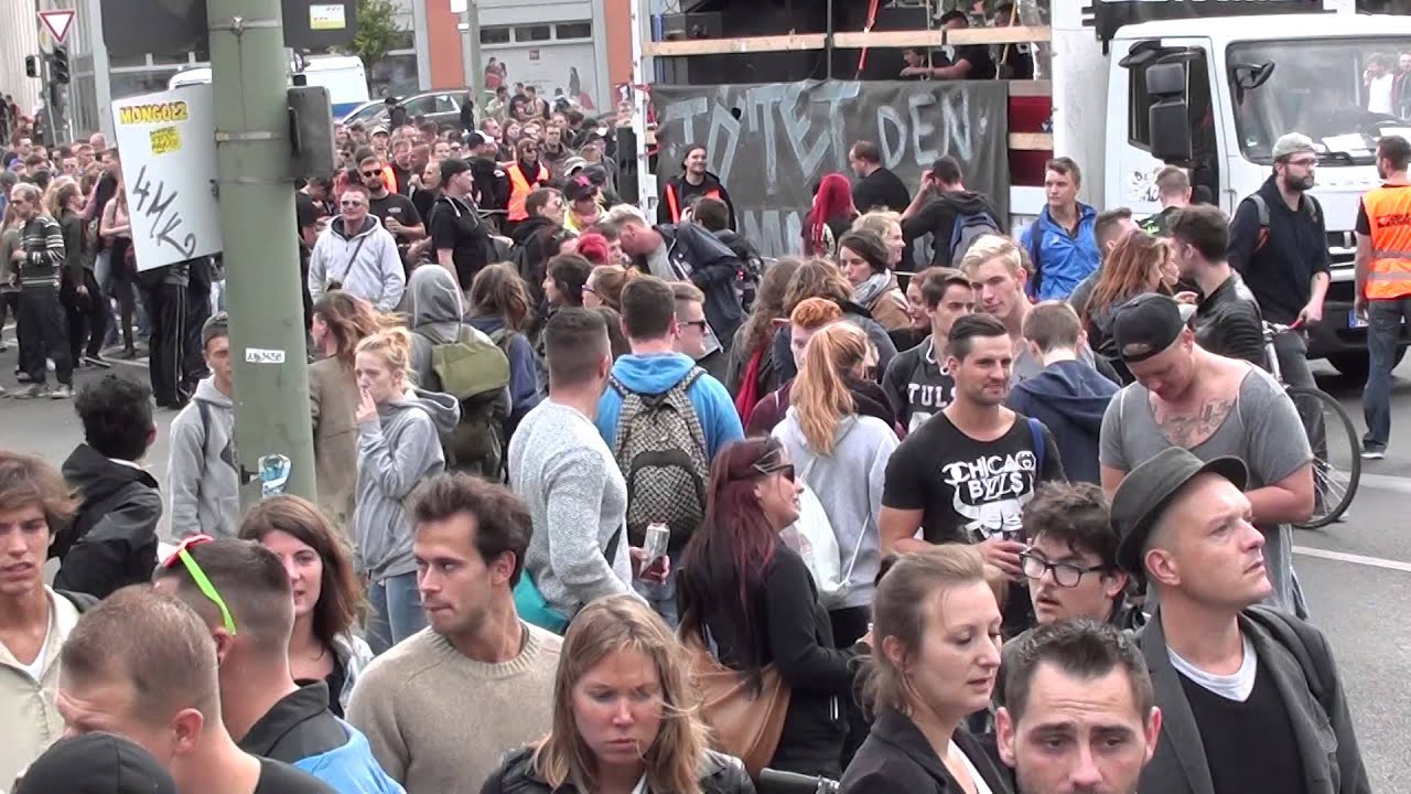 Fuckparade 2015 Berlin Techno Opa mit BeAvyz auf Psycorboard Wagen Teil ...