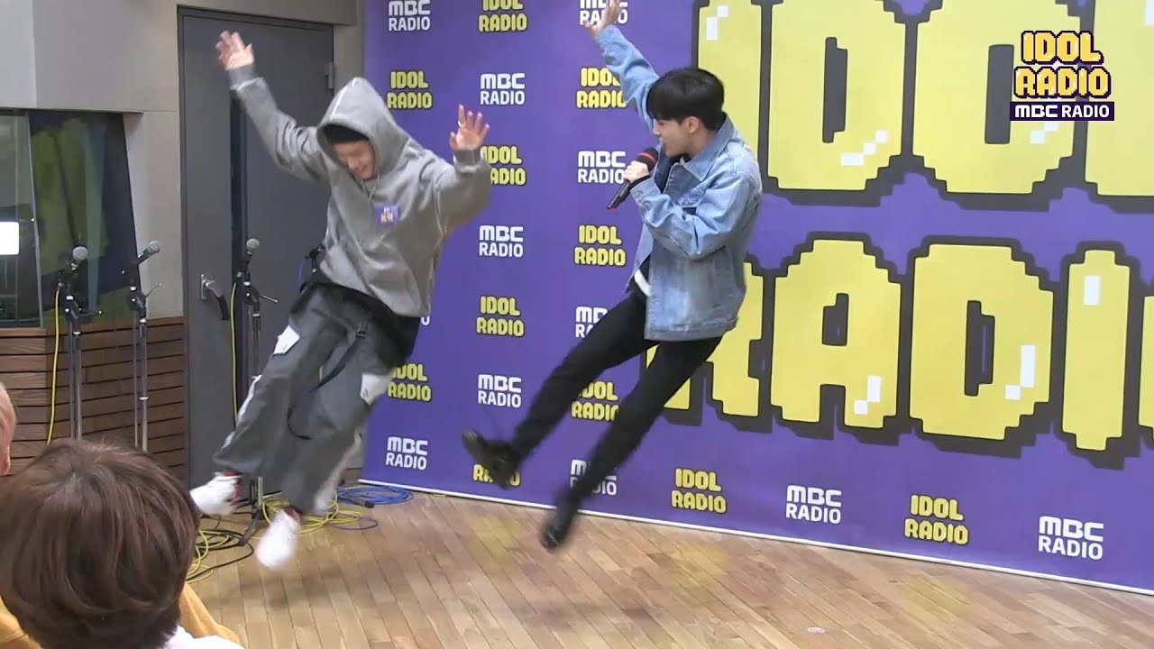 [IDOL RADIO] 빅이 직접 알려주는 ICE AGE 포인트 안무!! 20200302 - YouTube