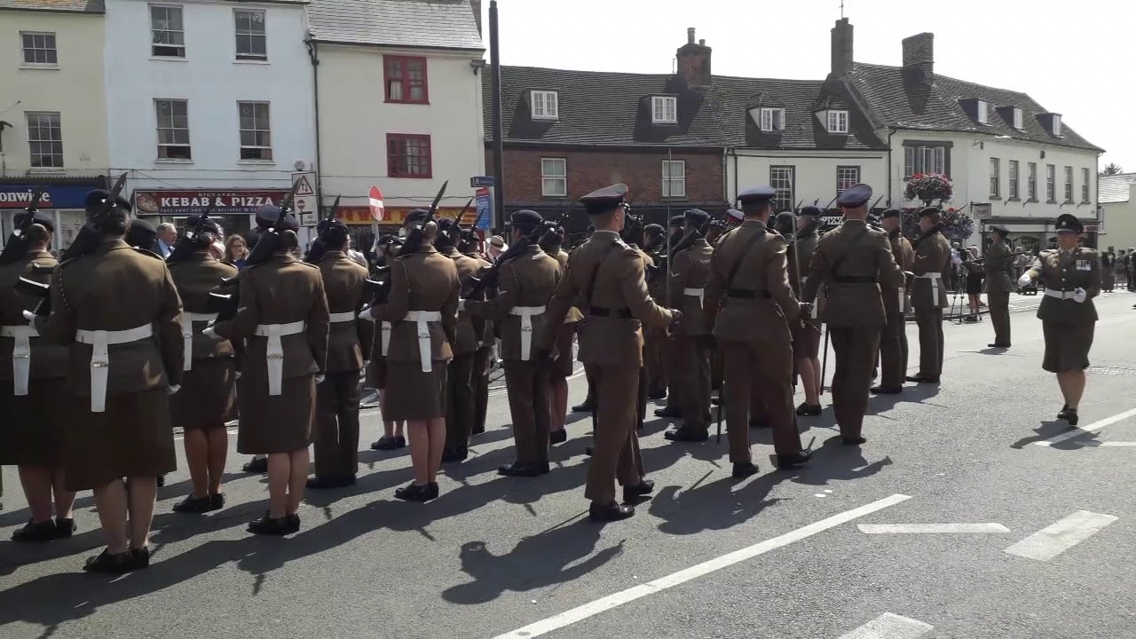 Bicester celebrates the army(2) - YouTube