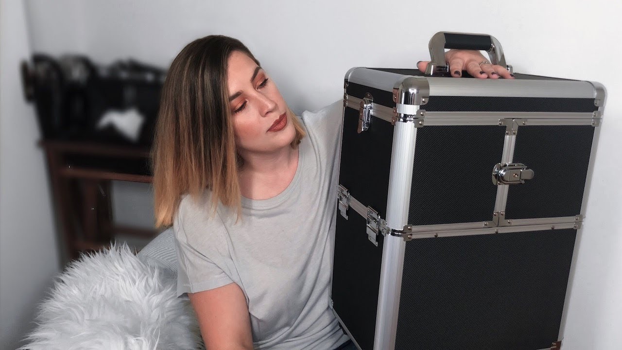 What's in my Makeup School Kit | Freelance MUA Kit - YouTube