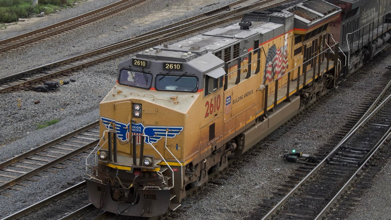[4K] Railfanning West Colton Feat. Derailment, Hornshows, Ex SP Unit ...