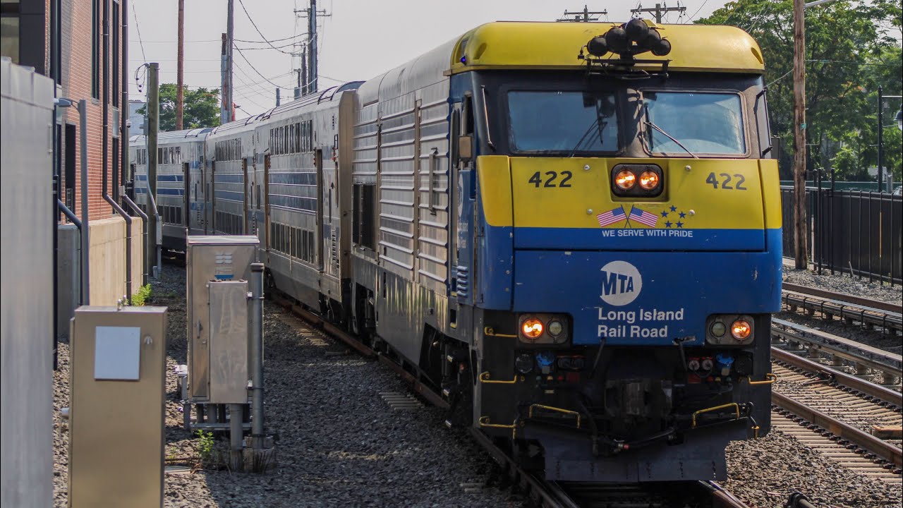 LIRR train 519 at Mineola with a double engine - YouTube