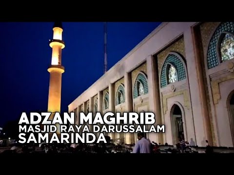 SA'AT ADZAN MAGHRIB DI MASJID RAYA DARUSSALAM, SAMARINDA, KALTIM
