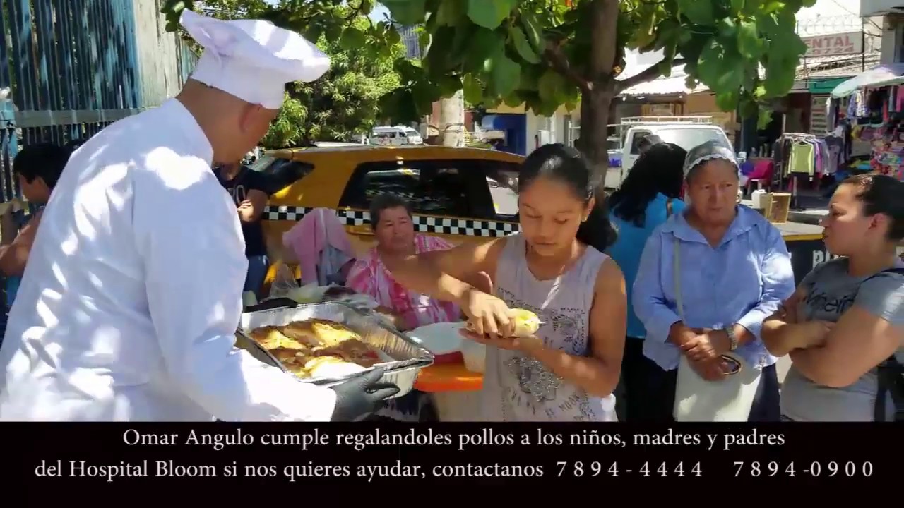 Omar Angulo cumple regalándoles pollos a los niños, madres y padres del ...