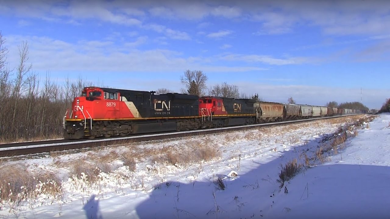 CN Train Spotting HD: CN 8879 & 2117 Leads G847 With Amazing K5LLA ...