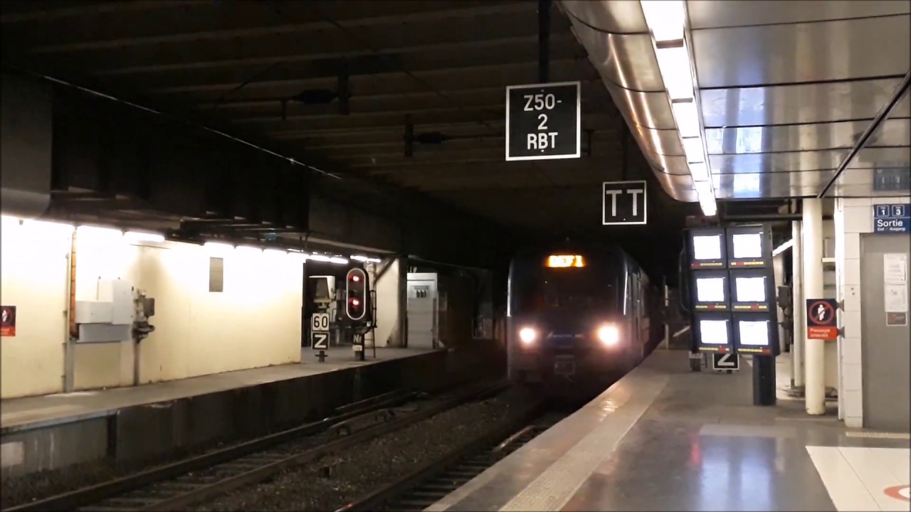 Transilien L & U, Arrivée, départ de quelques train à la Défense - YouTube