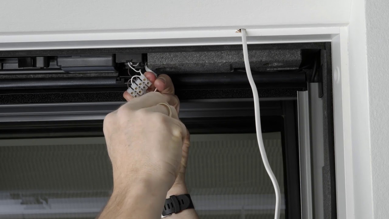 Felszerelési videó KUX 110 - VELUX - YouTube