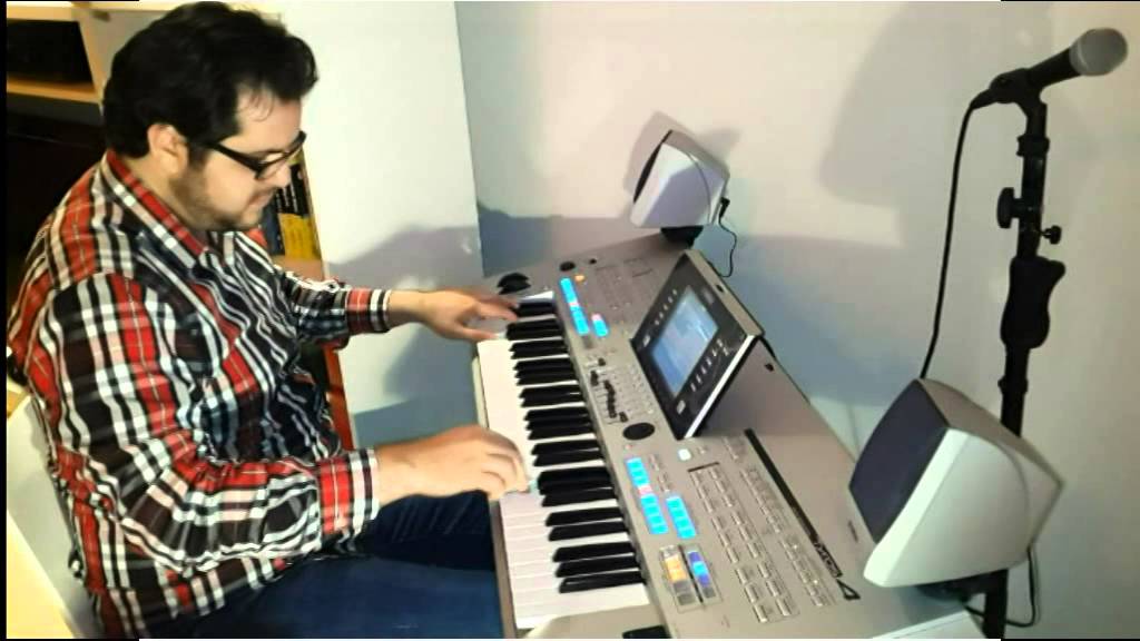 Hassan Safi plays Grendizer on Tyros 4 - YouTube