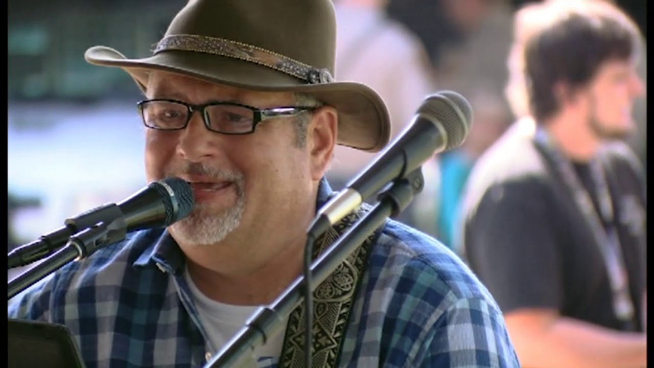 Kevin Buck Plays "The Brown Eyed Girl" - YouTube