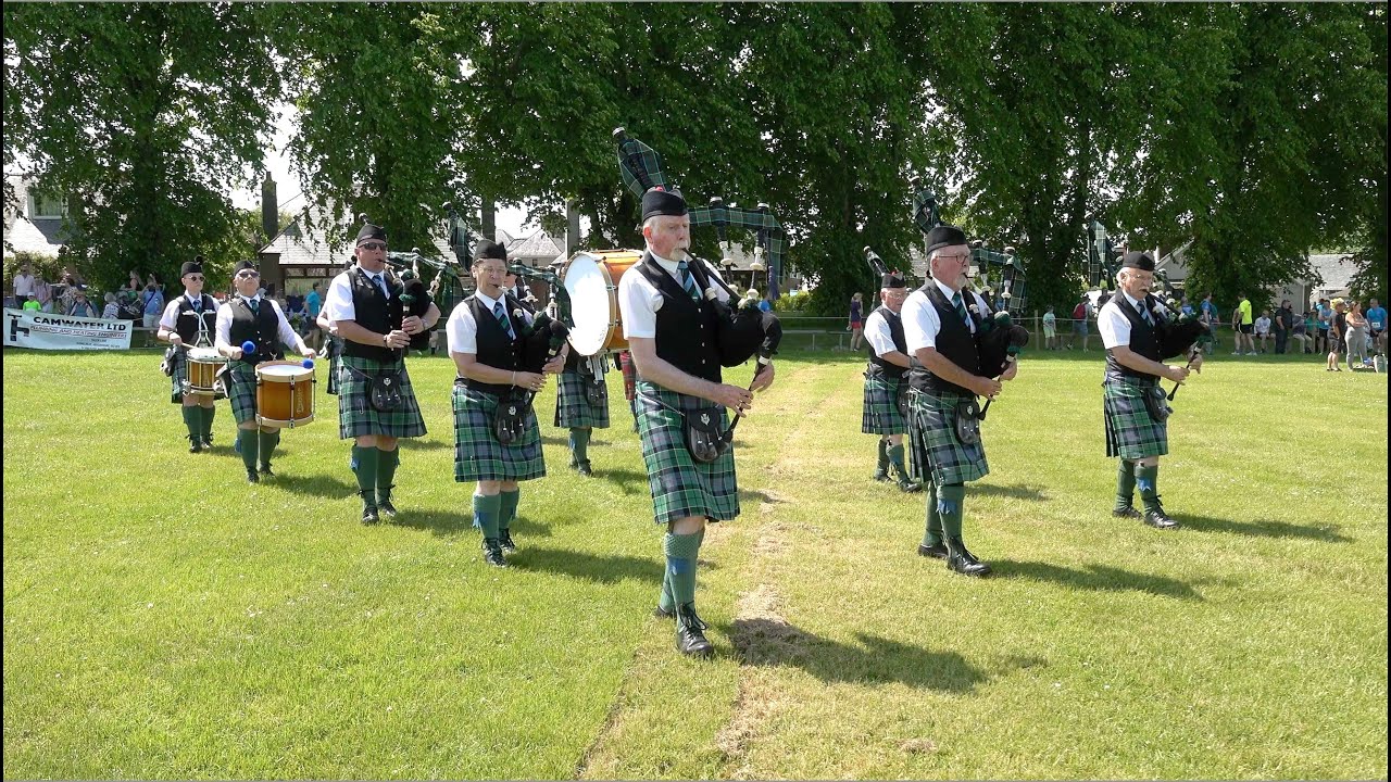Inverurie Pipe Band march on playing Crossing the Rhine during 2023 ...