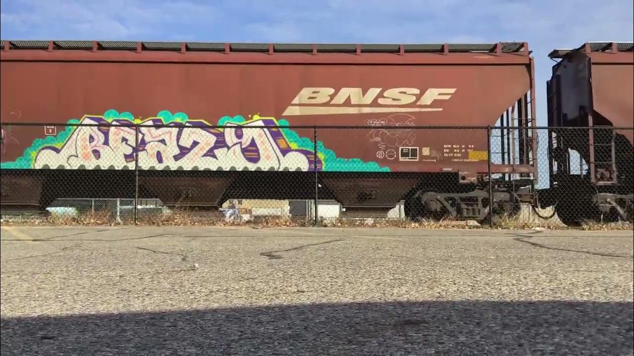 BNSF 7418 leads Eastbound grain train with rare T4 heading onto the Moorhead sub - YouTube