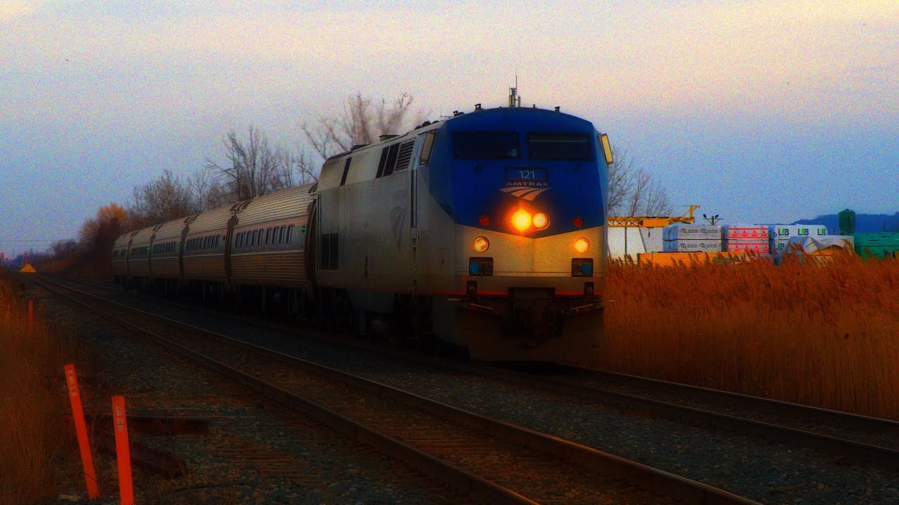 Mechanical Crossing Bell!! VIA 98 Horn Salute from Engineer Chase ...