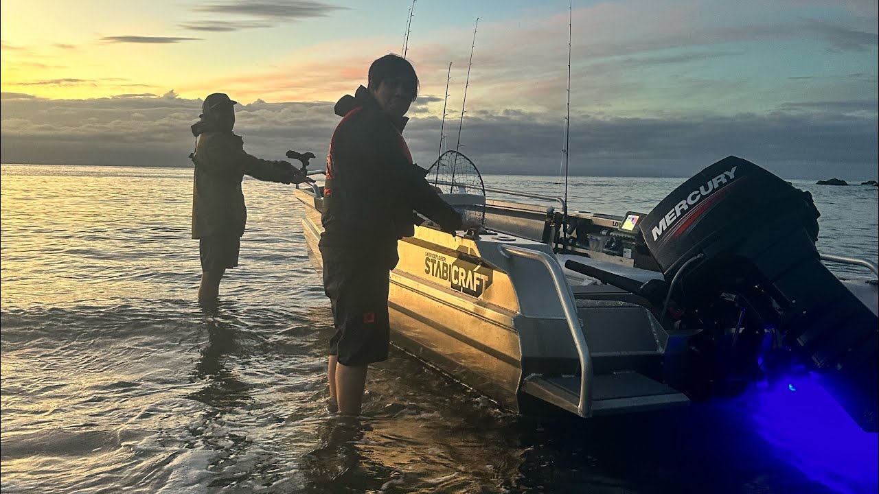 Mussel farm Thames fishing New Zealand - YouTube