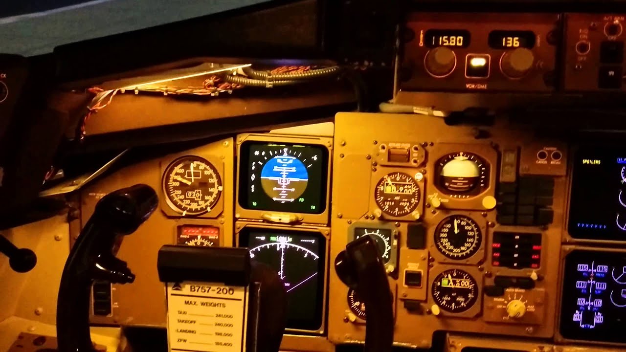 Inside Boeing 767 simulator - YouTube