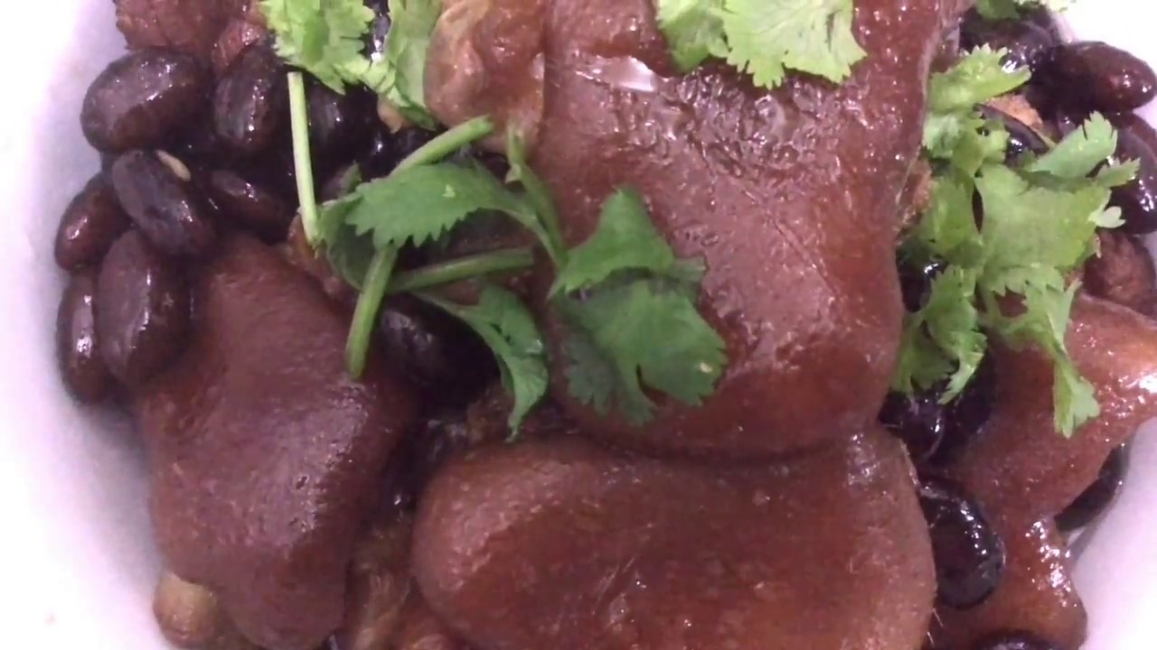 AUTHENTIC SOYA SAUCE HOME STYLE BRAISED PIG TROTTERS with black beans ...