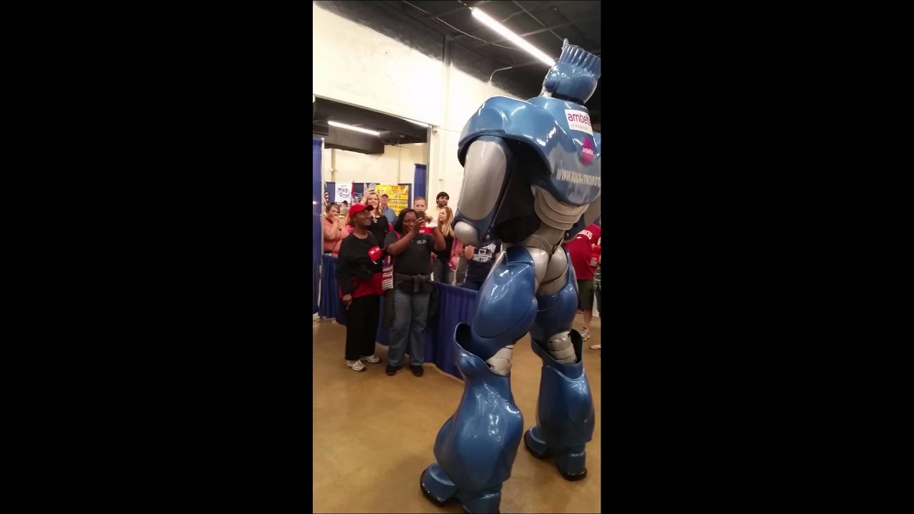 Robot dancing at the State Fair in Little Rock, AR - YouTube
