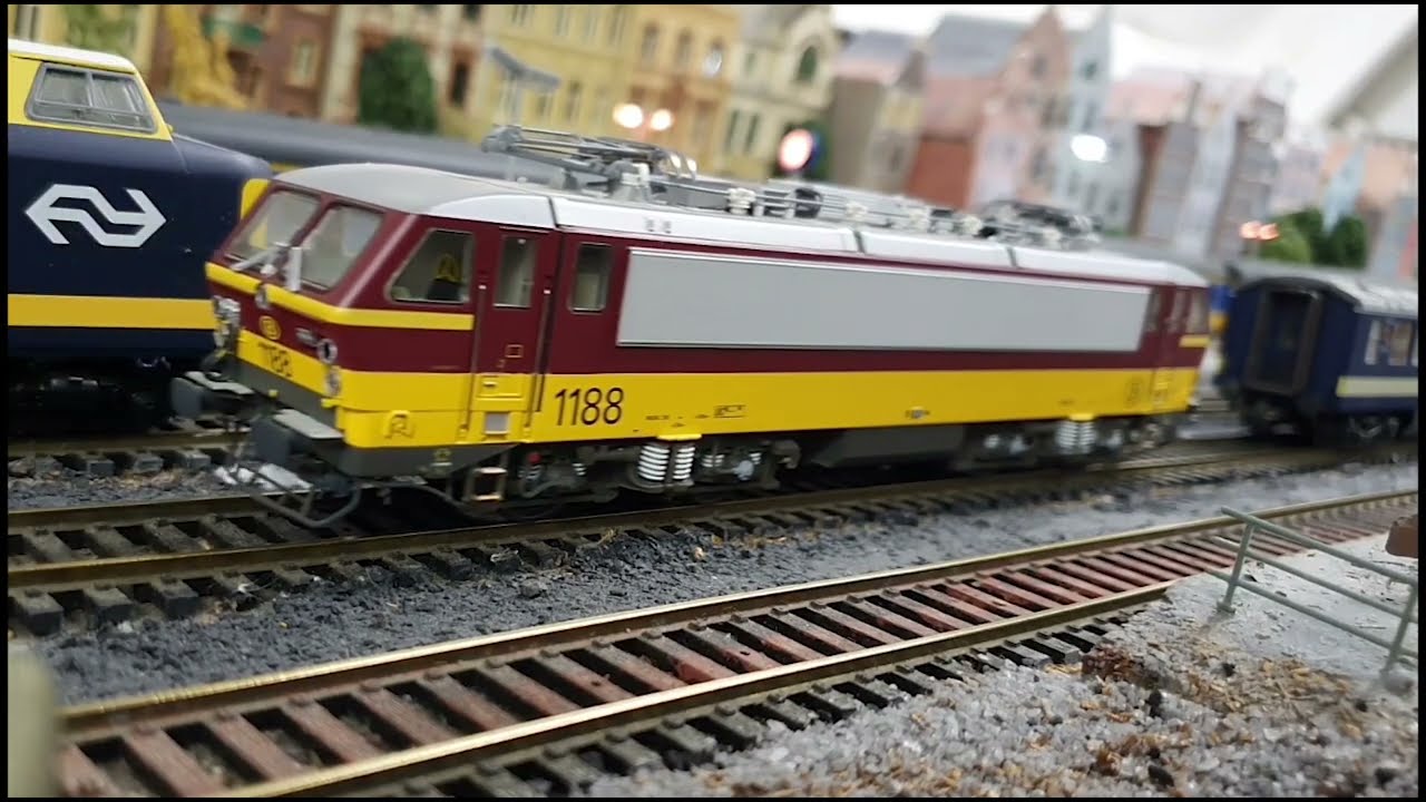 Nederlandse modelspoorbaan in HO schaal | A Dutch Model Railroad - YouTube