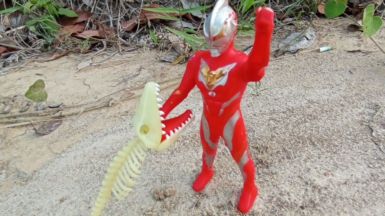 Ultraman superhero Avengers.moster Godzilla monster buaya - YouTube
