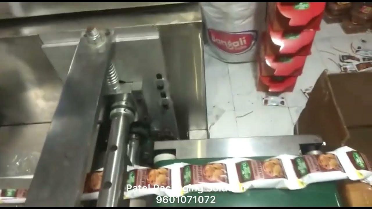 Muffin Packing Machine flow wrap machine with nitrogen gas - YouTube