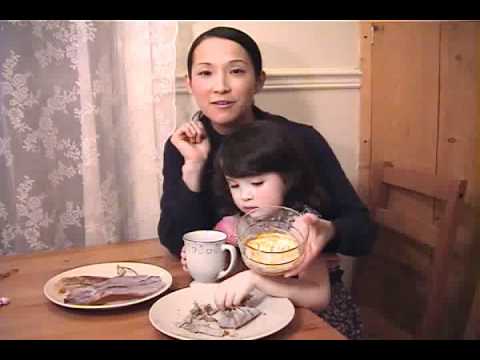 Japanese healthy snack, dry squid SURUME - YouTube