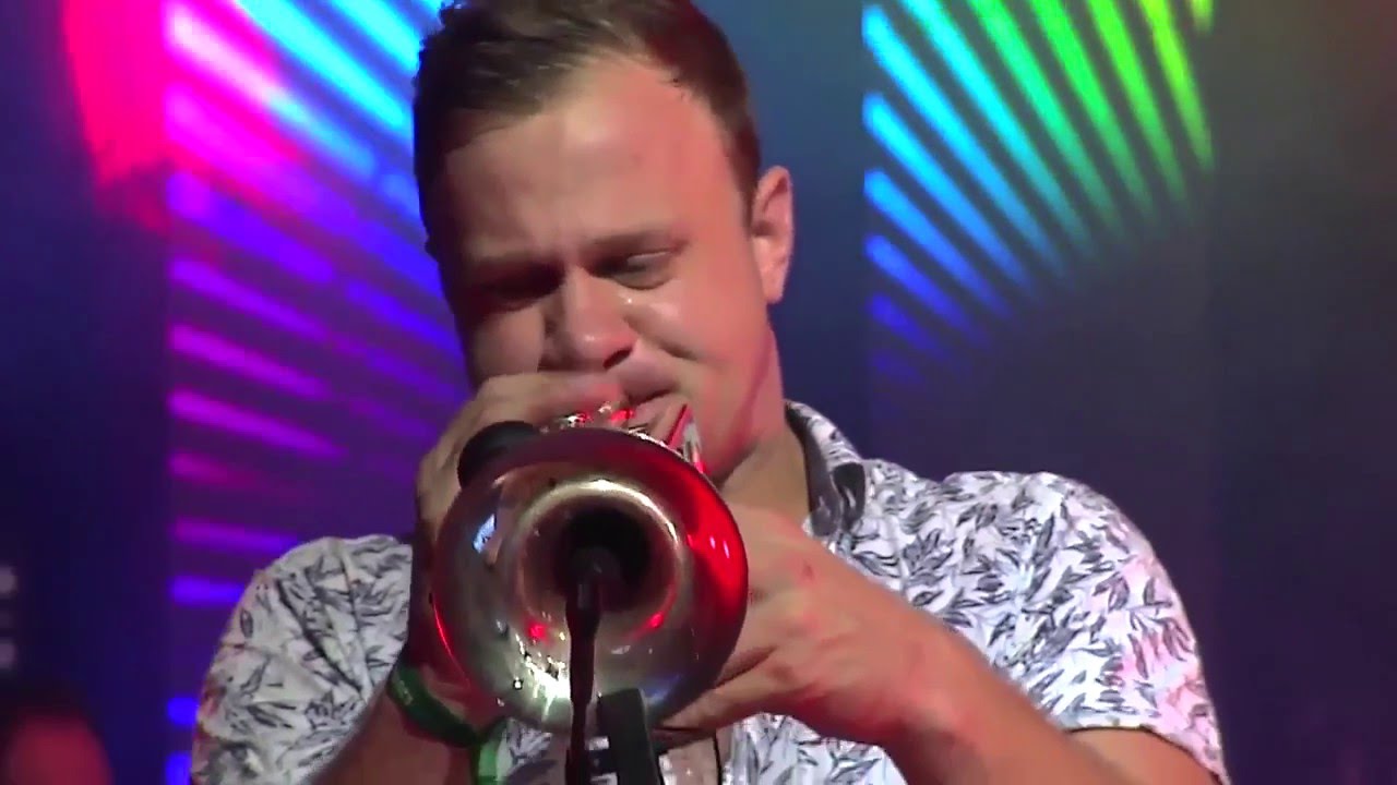 James Fox Higgins - LIVE in CAIRNS - NYE 2015 - YouTube
