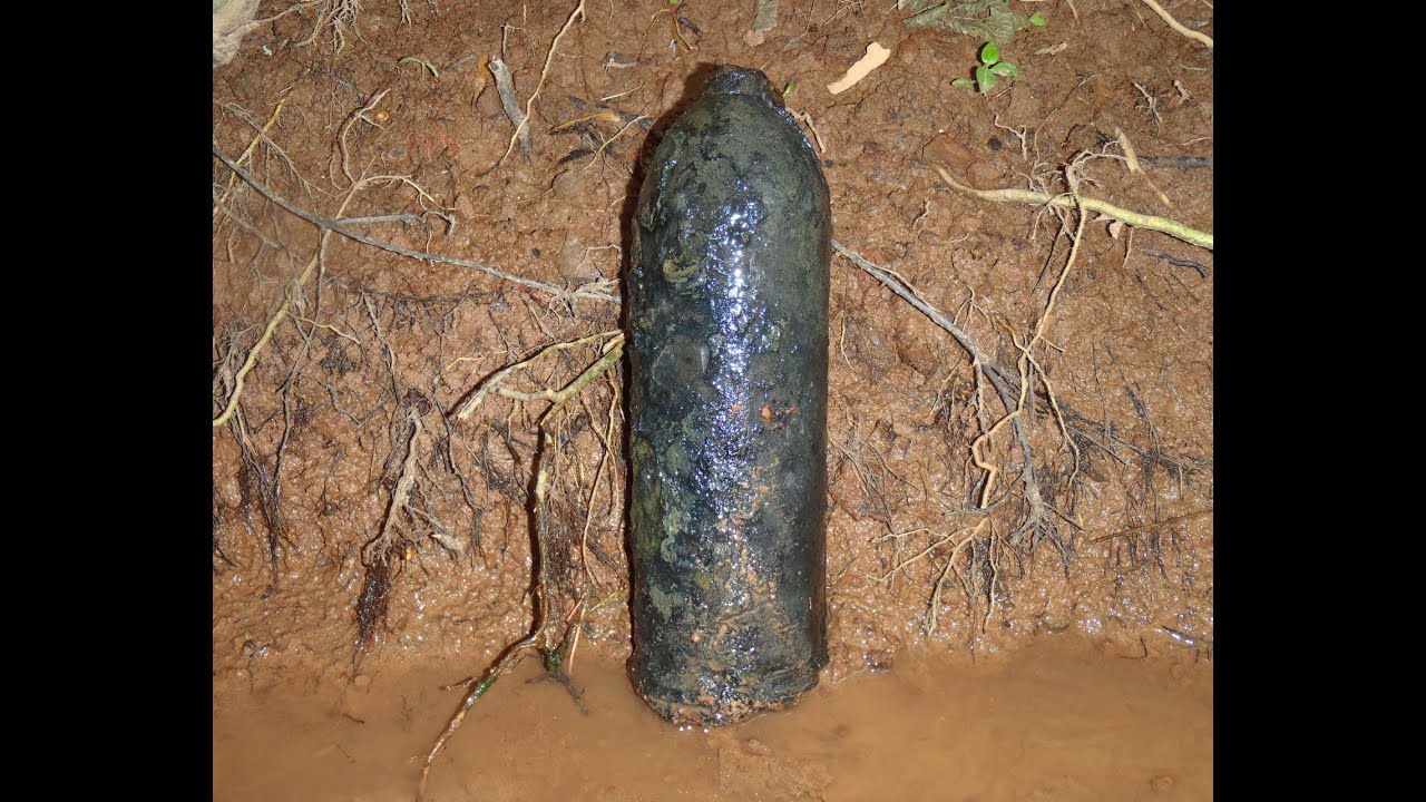 Metal Detecting A Civil War Artillery Shell in the River w/a Garrett AT ...