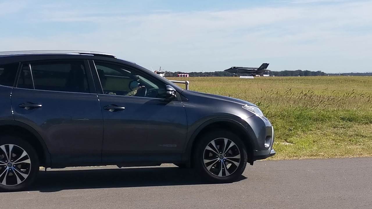 F-35's taxi and takeoff Williamtown 12-5-20 - YouTube