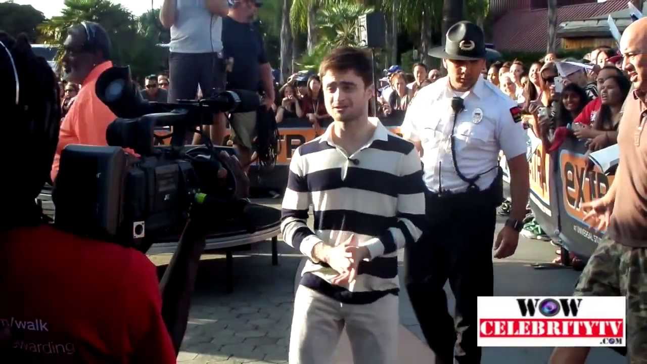Daniel Radcliffe spotted at Universal Studios Hollywood - YouTube