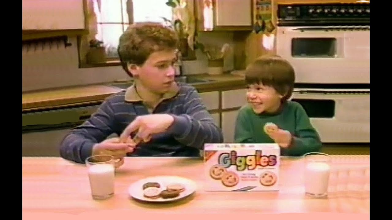 Nabisco Giggles Chocolate Cookies 1986 Commercial - YouTube