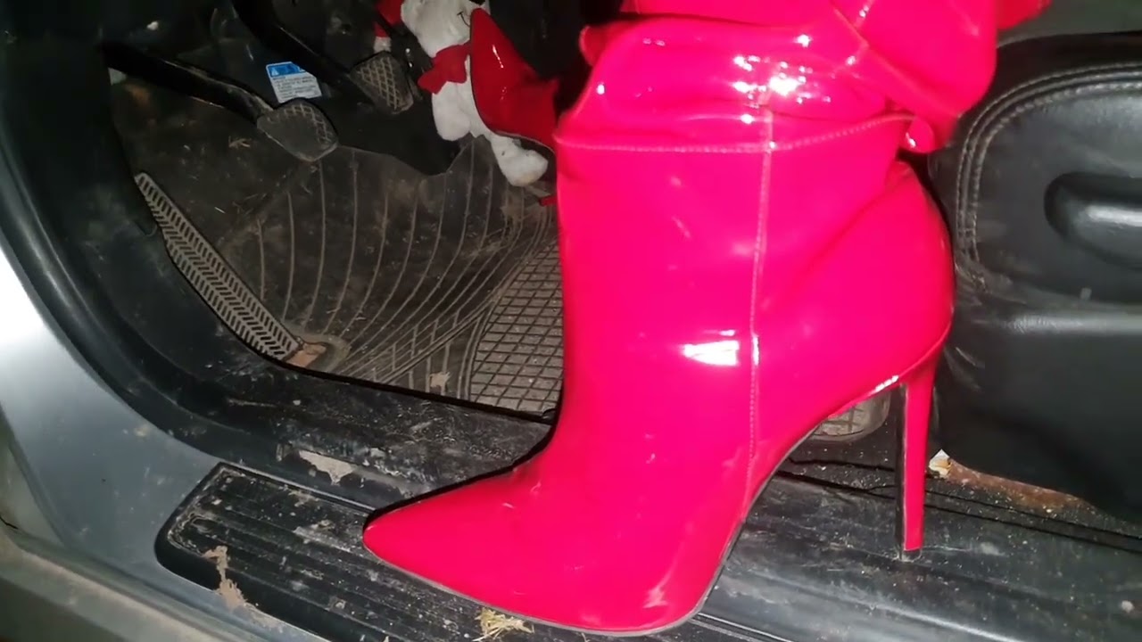 Wild Rev in Eva Minge Boots Plush Edition Preview - YouTube