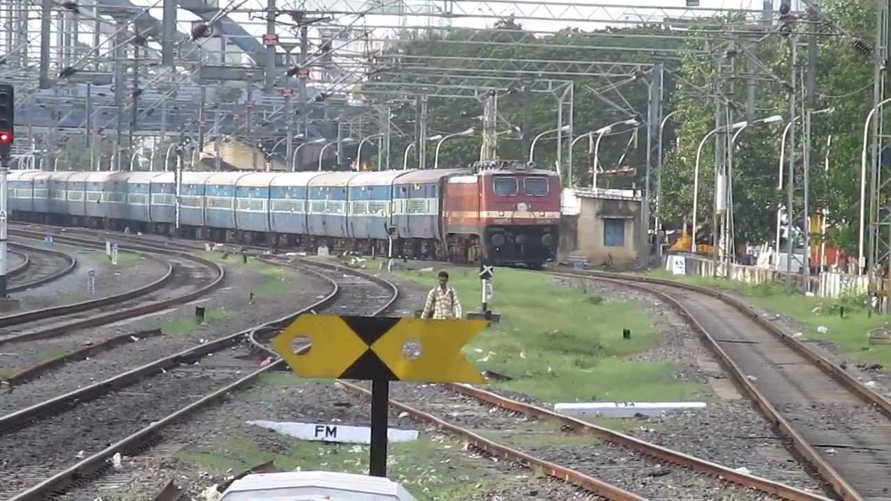 16713 CHENNAI EGMORE-RAMESWARAM SETHU EXPRESS speeding through MAMBALAM ...