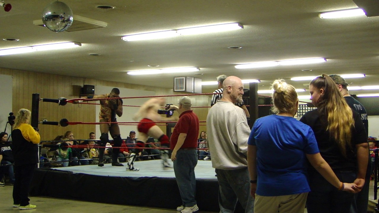 Ivan Ali vs Matt Houston - YouTube