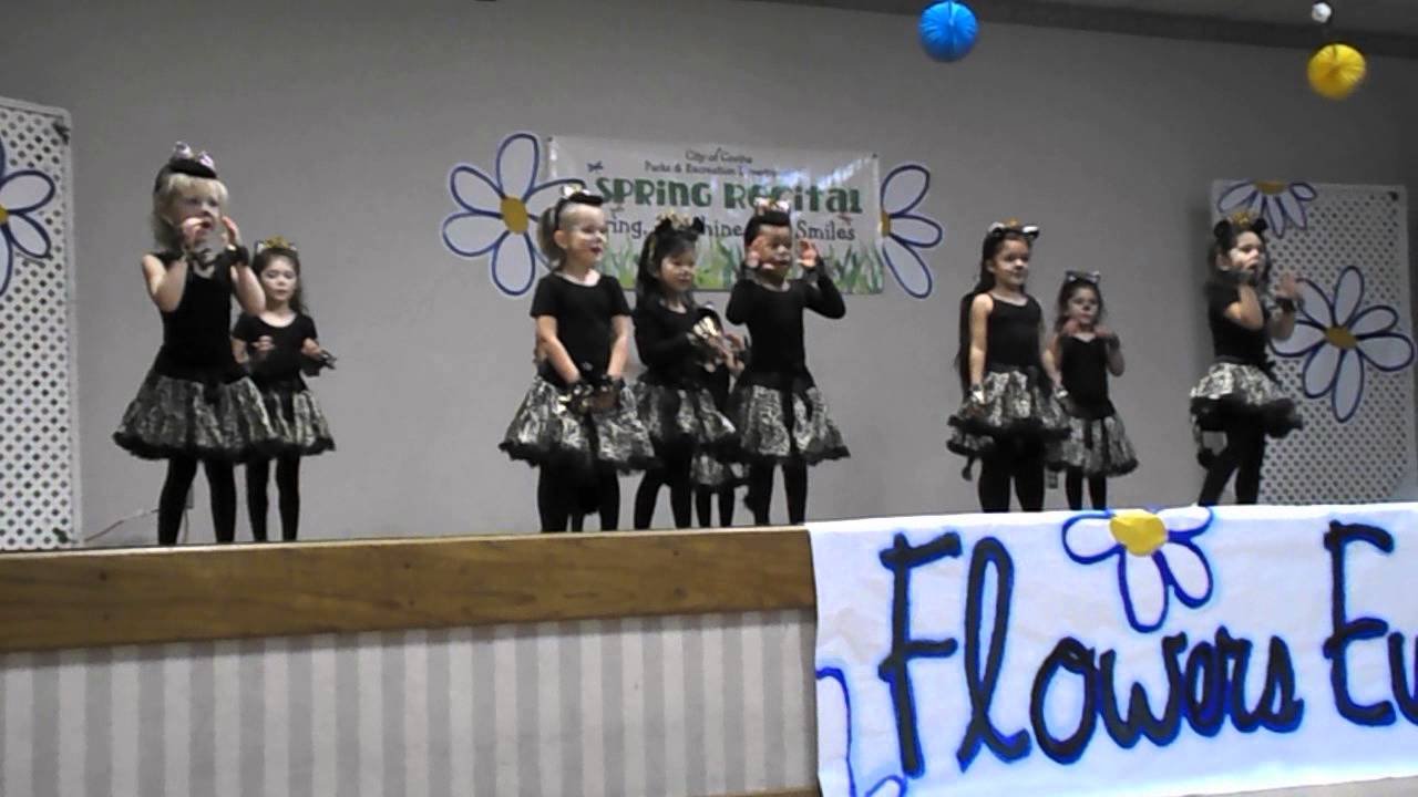 CUTE 3 YEAR OLD DANCE RECITAL - YouTube