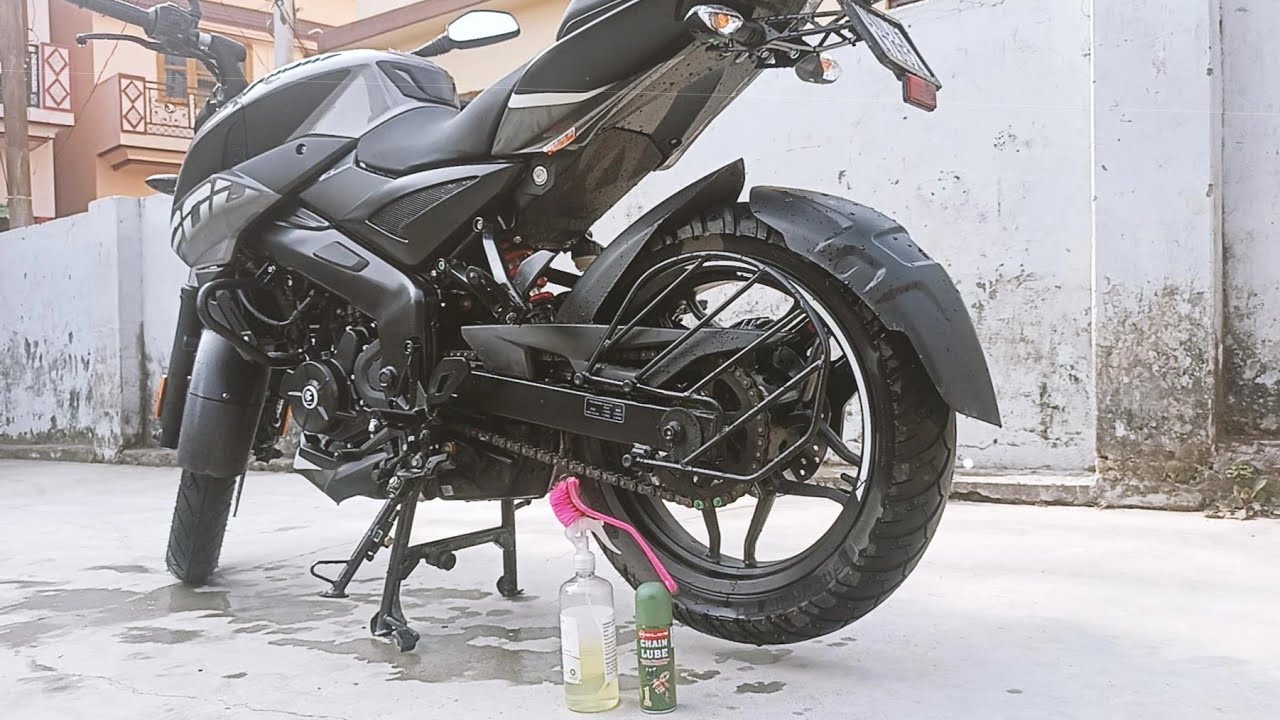 Chain clean and chainlube of NS 200 At home | NS 200 BS6 - YouTube
