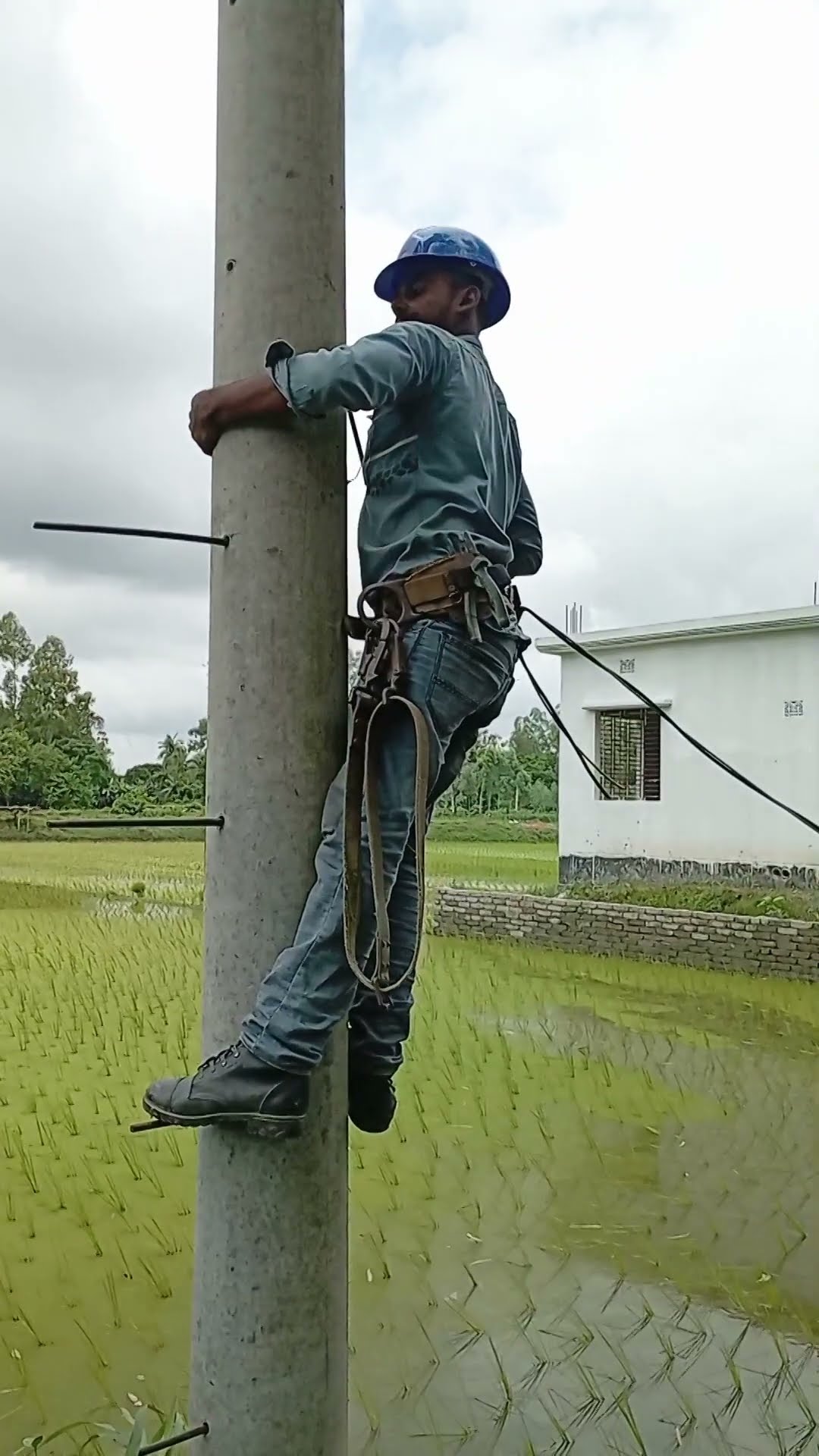 SPC pole climbing by lineman #lineman #pole #electricity - YouTube