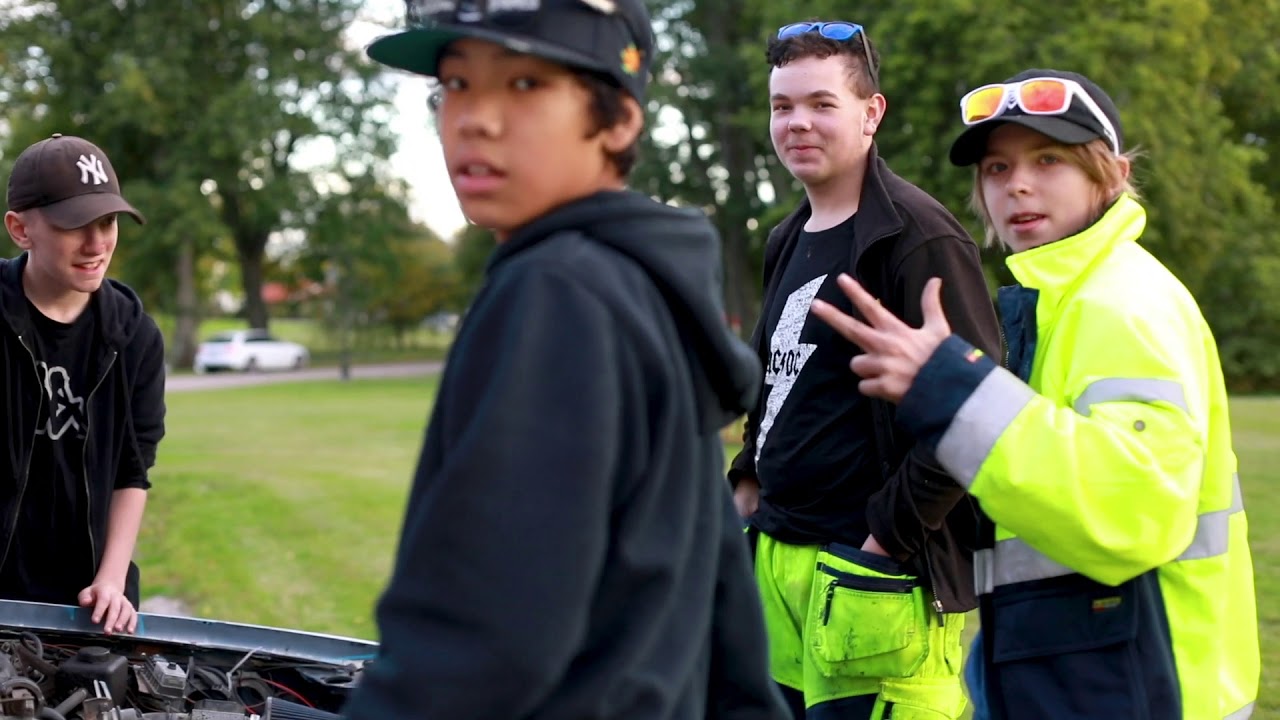 Epatraktorn - ett tonårsrum på hjul - YouTube