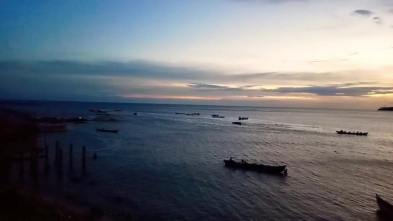 Nelayan Menangkap Ikan Nike Pada Malam Hari di Teluk Gorontalo - YouTube
