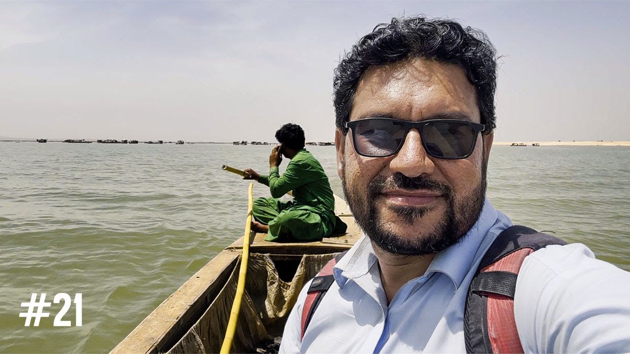 Life on Boats in Pakistani Village | Manchar Lake | Sindh Solo Bike ...