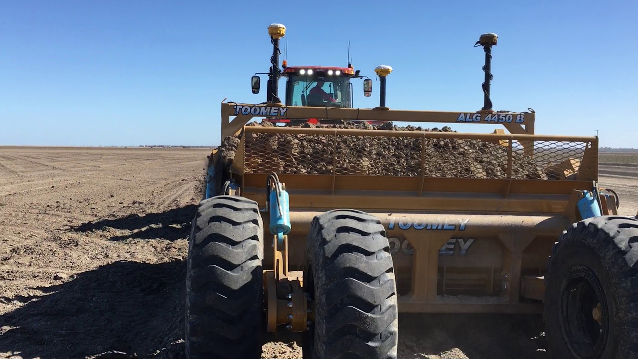 TOOMEY 4500C Scraper digging with teeth edges, how the dirt moves as it ...