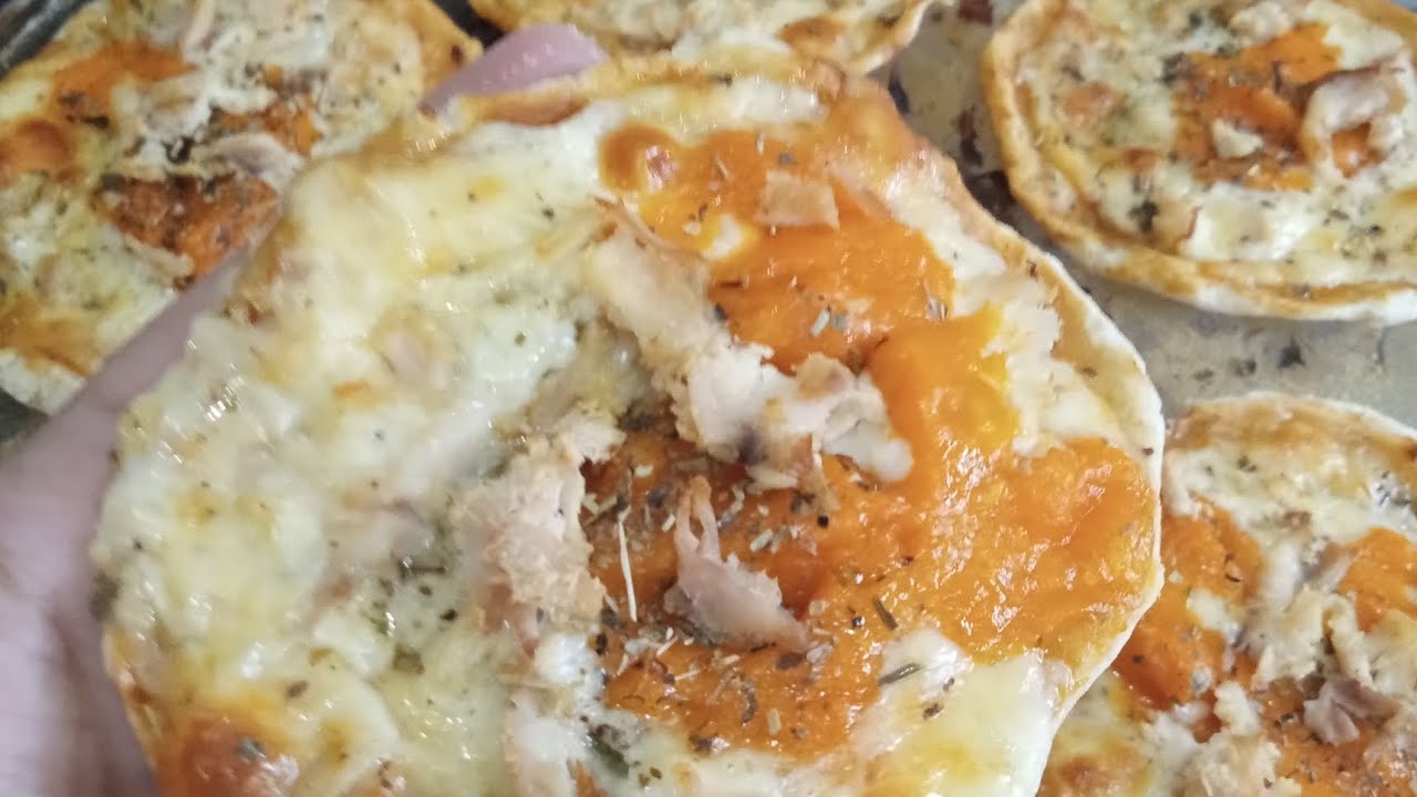 Pizza brotinho feito de aipim e frango - YouTube