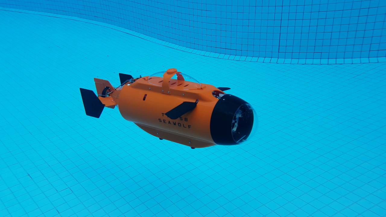 RC Submarine under water video shot with Samsung s7 edge - YouTube