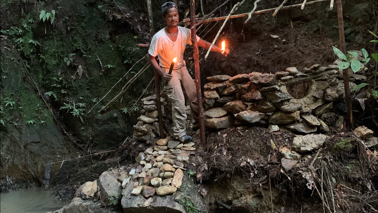 SOLO CAMPING// MEMBUAT SHALTER SEDERHA DI HUTAN/AIR TERJUN. - YouTube