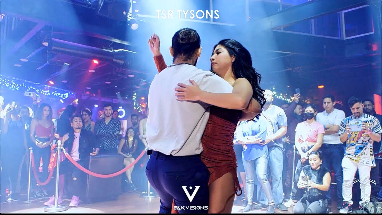 CHESCO & IAH Bachata Demo At THE SALSA ROOM - YouTube