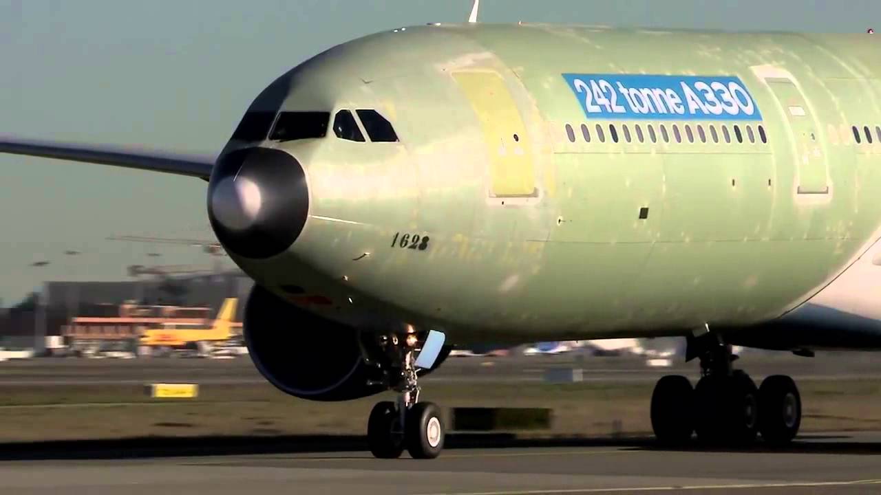 Assembly of Delta Air Lines 242 Tonne A330-300 - YouTube