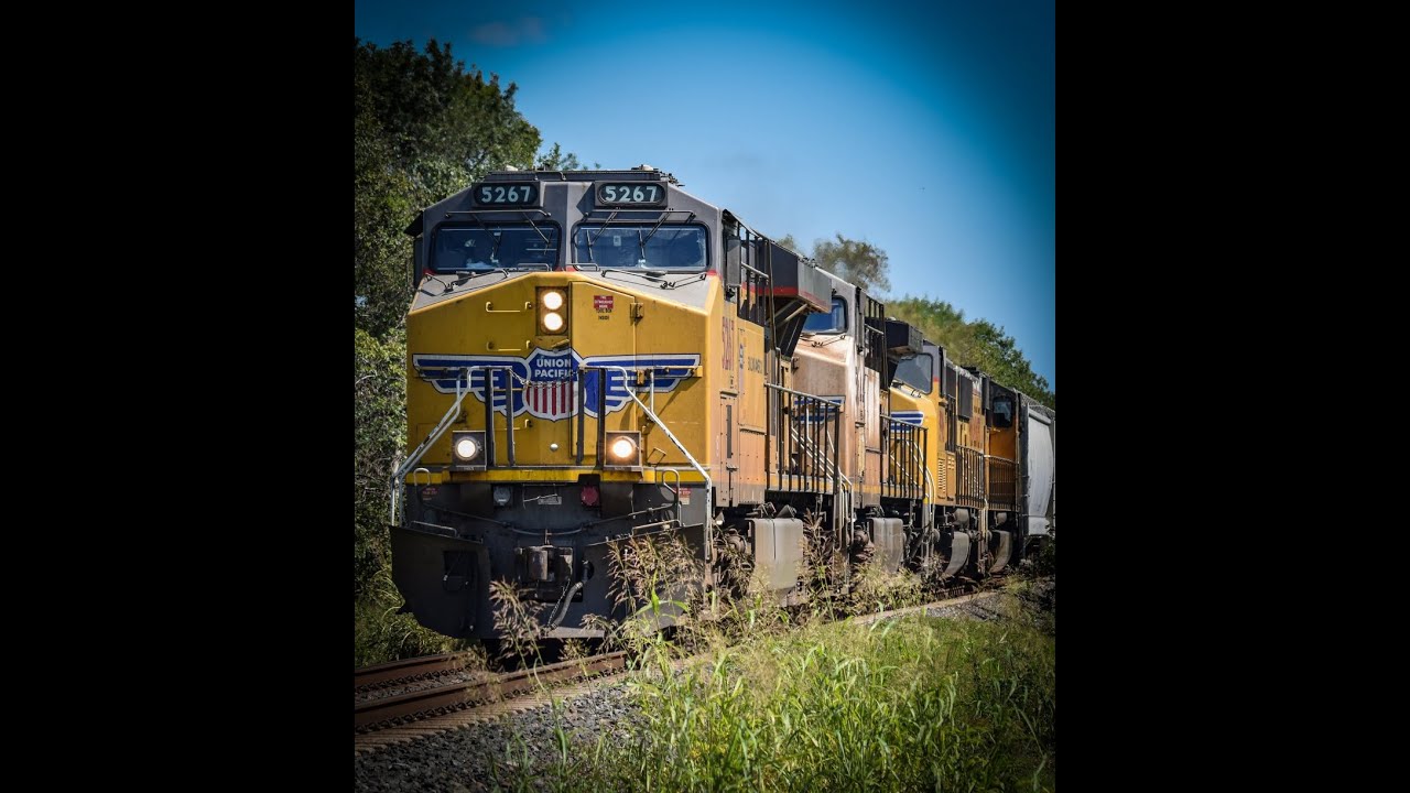 UP 5267 heading down a busy Houston Sub (Sheldon, Tx) - YouTube