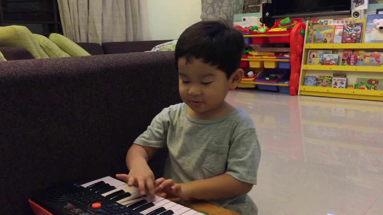 My first keyboard - YouTube