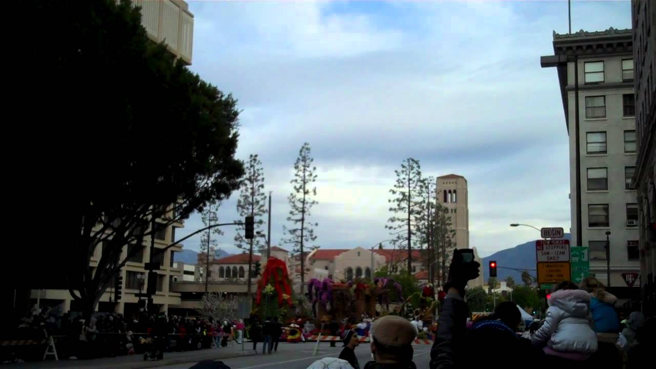 2013 Rose Parade - Volcano Float - YouTube