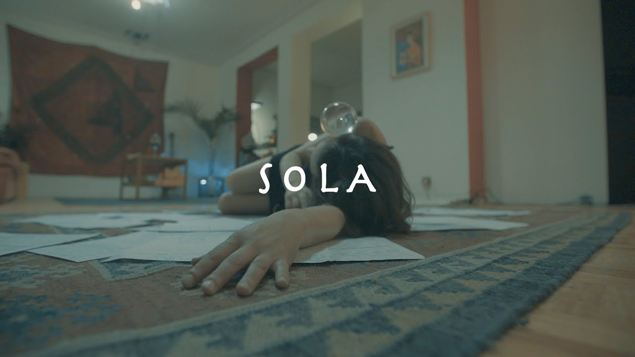 La Mare - Sola (Video Oficial) - YouTube