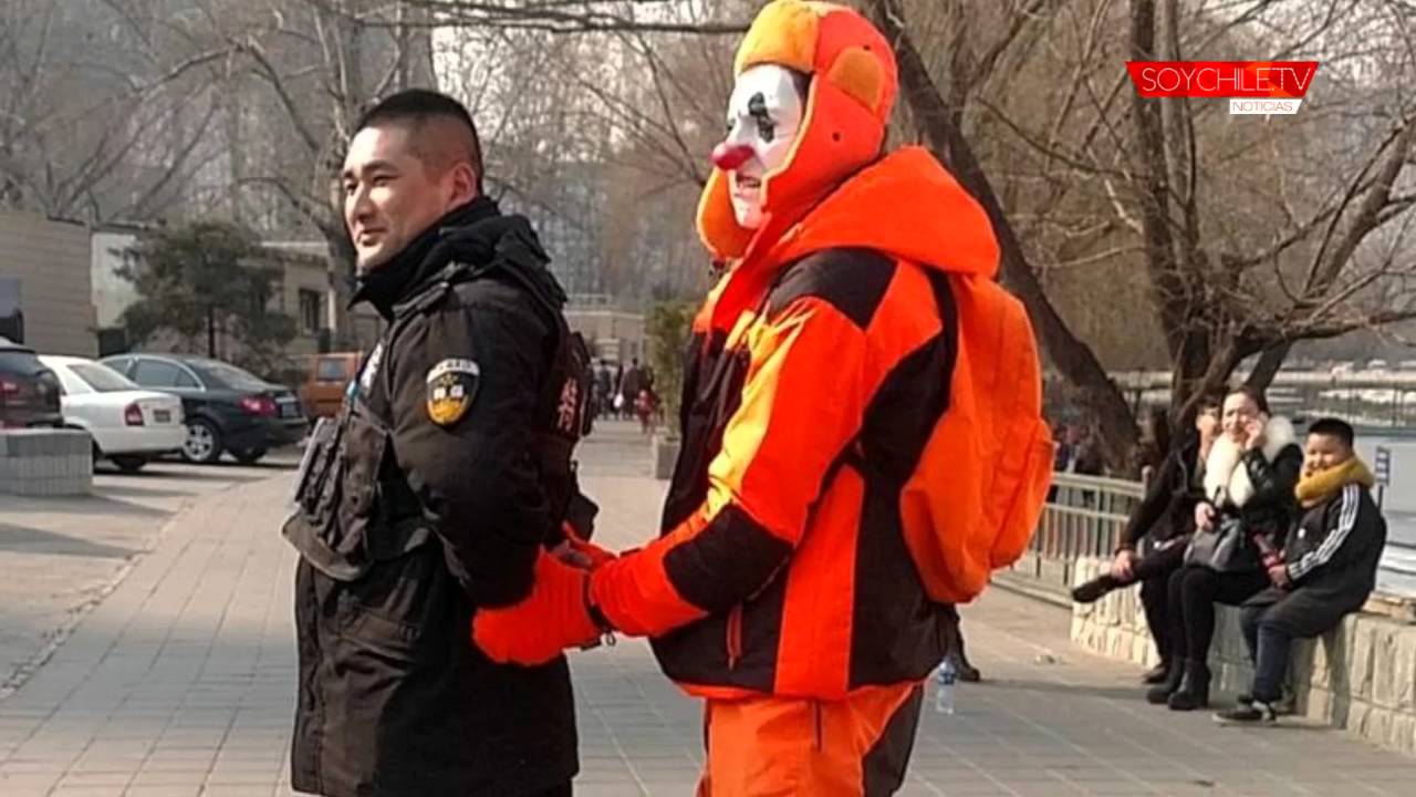 Las locuras del Mimo Tuga en su gira por China - YouTube